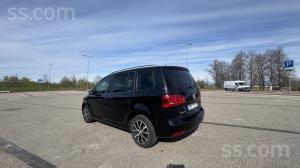 Melns Volkswagen Touran 2011 Daugavpils, ar dzinēja tilpumu 1.60 L un nobraukumu 260 tūkst. km par 5450 €, foto 4 vietnē AUTOMOTO.COM.LV