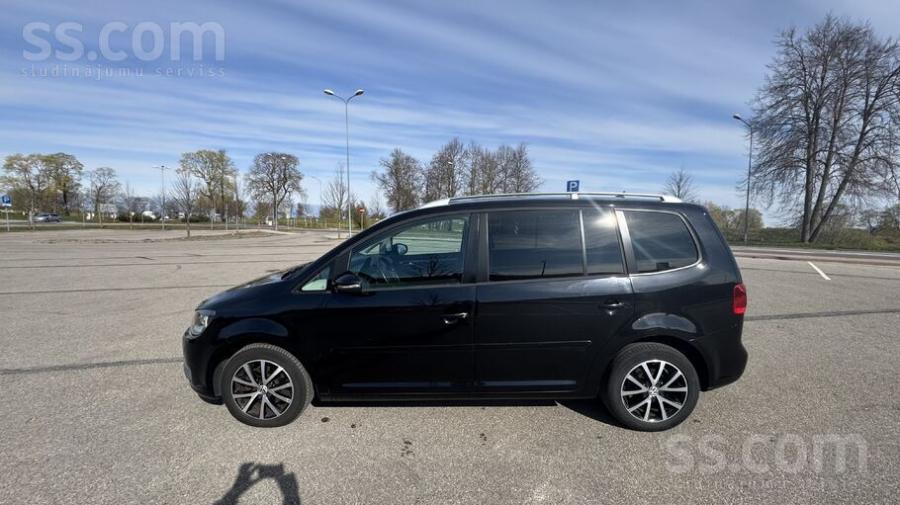Melns Volkswagen Touran 2011 Daugavpils, ar dzinēja tilpumu 1.60 L un nobraukumu 260 tūkst. km par 5450 €, foto 5 vietnē AUTOMOTO.COM.LV