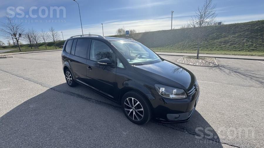 Melns Volkswagen Touran 2011 Daugavpils, ar dzinēja tilpumu 1.60 L un nobraukumu 260 tūkst. km par 5450 €, foto 8 vietnē AUTOMOTO.COM.LV