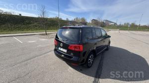 Melns Volkswagen Touran 2011 Daugavpils, ar dzinēja tilpumu 1.60 L un nobraukumu 260 tūkst. km par 5450 €, foto 9 vietnē AUTOMOTO.COM.LV