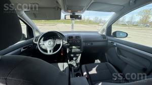 Melns Volkswagen Touran 2011 Daugavpils, ar dzinēja tilpumu 1.60 L un nobraukumu 260 tūkst. km par 5450 €, foto 13 vietnē AUTOMOTO.COM.LV