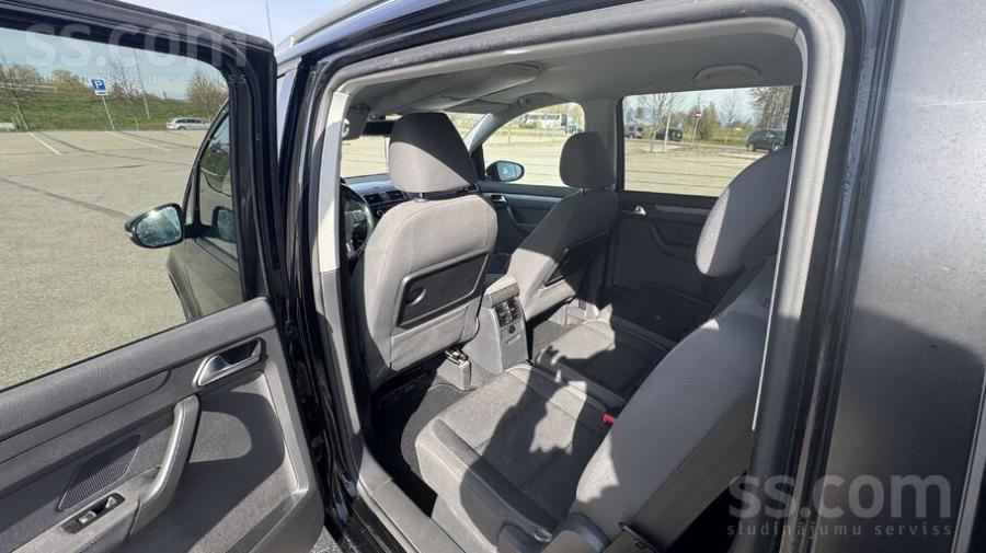 Melns Volkswagen Touran 2011 Daugavpils, ar dzinēja tilpumu 1.60 L un nobraukumu 260 tūkst. km par 5450 €, foto 14 vietnē AUTOMOTO.COM.LV