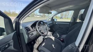 Melns Volkswagen Touran 2011 Daugavpils, ar dzinēja tilpumu 1.60 L un nobraukumu 260 tūkst. km par 5450 €, foto 15 vietnē AUTOMOTO.COM.LV