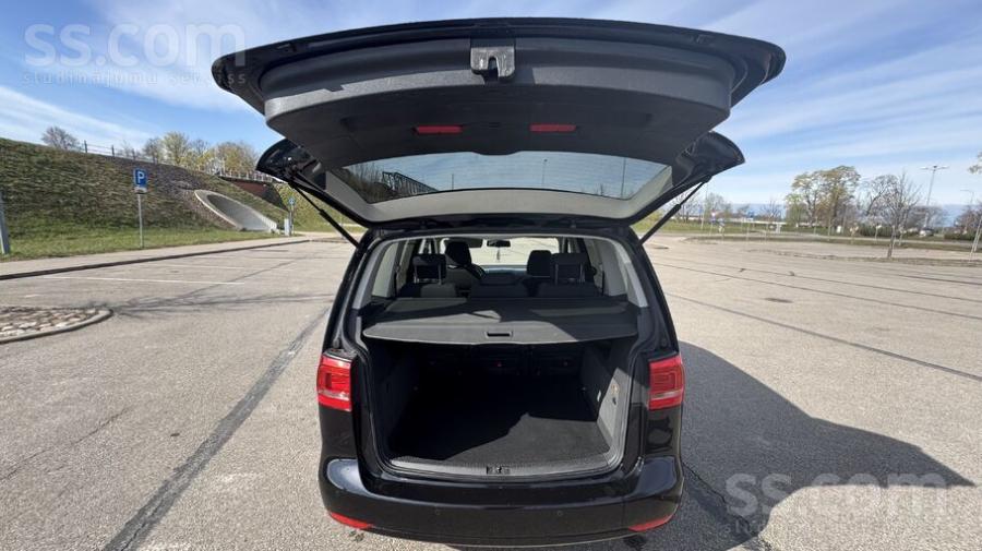 Melns Volkswagen Touran 2011 Daugavpils, ar dzinēja tilpumu 1.60 L un nobraukumu 260 tūkst. km par 5450 €, foto 16 vietnē AUTOMOTO.COM.LV