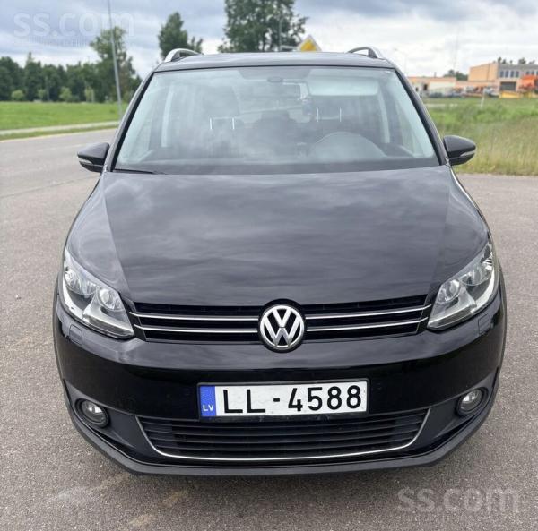 Black Volkswagen Touran 2011 in Riga, with an engine capacity of 1.60 L and mileage of 223 thousand km for 5600 €, photo 2 on AUTOMOTO.COM.LV