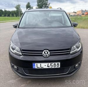 Black Volkswagen Touran 2011 in Riga, with an engine capacity of 1.60 L and mileage of 223 thousand km for 5600 €, photo 3 on AUTOMOTO.COM.LV