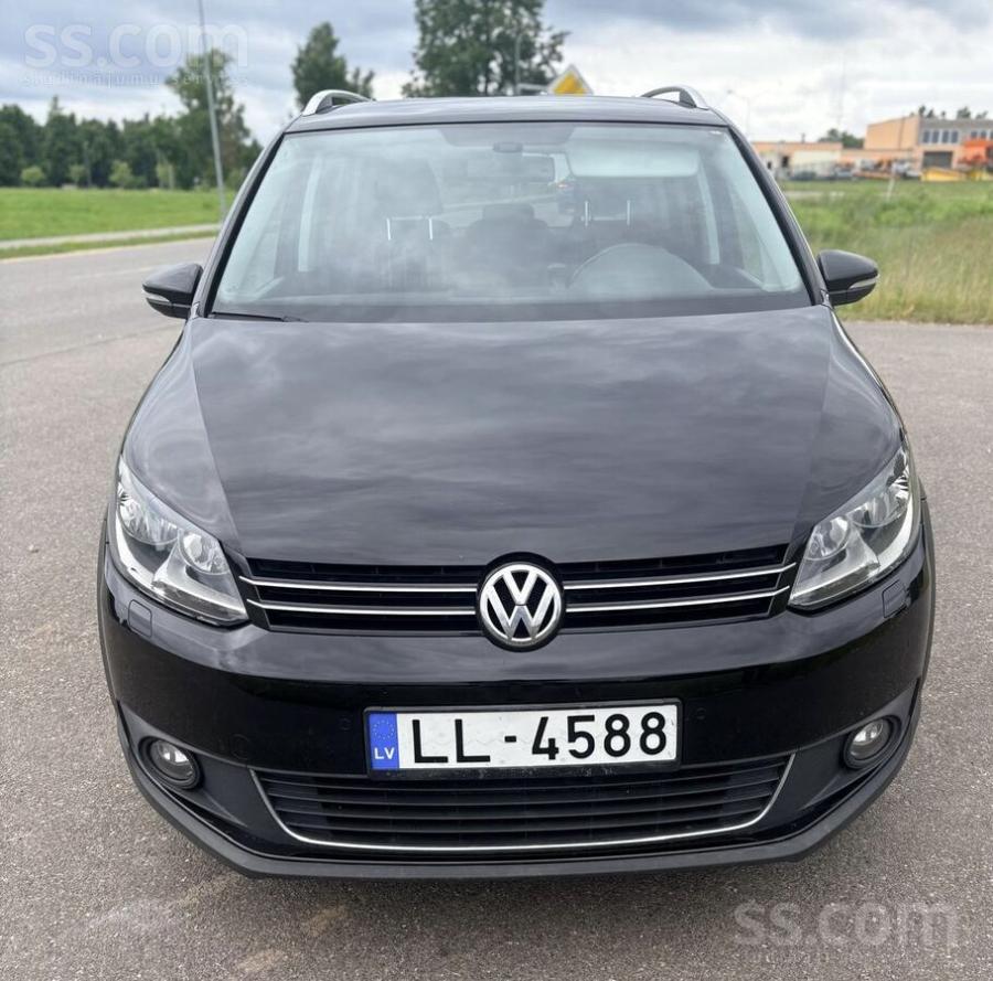 Black Volkswagen Touran 2011 in Riga, with an engine capacity of 1.60 L and mileage of 223 thousand km for 5600 €, photo 3 on AUTOMOTO.COM.LV