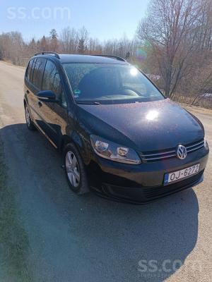 Melns Volkswagen Touran 2011 Krāslava, ar dzinēja tilpumu 1.60 L un nobraukumu 300 tūkst. km par 5250 €, foto  vietnē AUTOMOTO.COM.LV