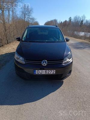 Black Volkswagen Touran 2011 in Kraslava, with an engine capacity of 1.60 L and mileage of 300 thousand km for 5250 €, photo 9 on AUTOMOTO.COM.LV