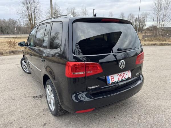 Melns Volkswagen Touran 2011 Ogre, ar dzinēja tilpumu 2.00 L un nobraukumu 222 tūkst. km par 7500 €, foto 7 vietnē AUTOMOTO.COM.LV