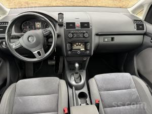 Melns Volkswagen Touran 2011 Ogre, ar dzinēja tilpumu 2.00 L un nobraukumu 222 tūkst. km par 7500 €, foto 12 vietnē AUTOMOTO.COM.LV
