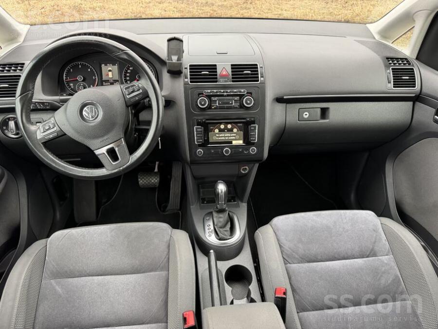 Melns Volkswagen Touran 2011 Ogre, ar dzinēja tilpumu 2.00 L un nobraukumu 222 tūkst. km par 7500 €, foto 12 vietnē AUTOMOTO.COM.LV