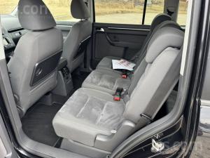 Melns Volkswagen Touran 2011 Ogre, ar dzinēja tilpumu 2.00 L un nobraukumu 222 tūkst. km par 7500 €, foto 13 vietnē AUTOMOTO.COM.LV