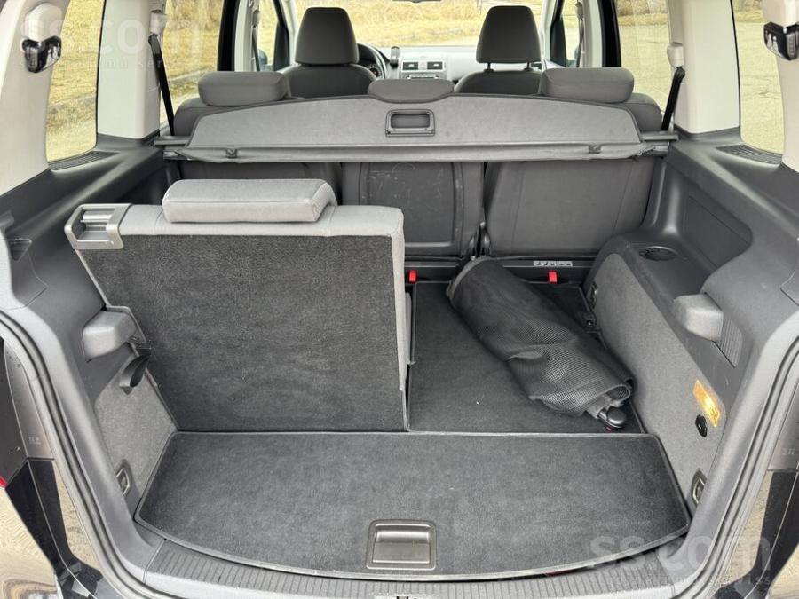 Melns Volkswagen Touran 2011 Ogre, ar dzinēja tilpumu 2.00 L un nobraukumu 222 tūkst. km par 7500 €, foto 14 vietnē AUTOMOTO.COM.LV