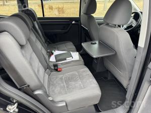 Melns Volkswagen Touran 2011 Ogre, ar dzinēja tilpumu 2.00 L un nobraukumu 222 tūkst. km par 7500 €, foto 18 vietnē AUTOMOTO.COM.LV