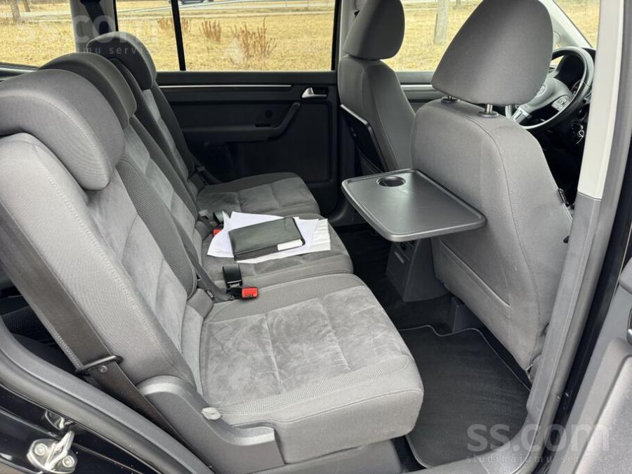Melns Volkswagen Touran 2011 Ogre, ar dzinēja tilpumu 2.00 L un nobraukumu 222 tūkst. km par 7500 €, foto 18 vietnē AUTOMOTO.COM.LV