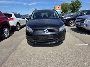 Black Volkswagen Touran 2011 in Siauliai, with an engine capacity of 1.60 L and mileage of 223 thousand km for 4500 €, photo 3 on AUTOMOTO.COM.LV