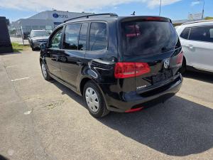 Black Volkswagen Touran 2011 in Siauliai, with an engine capacity of 1.60 L and mileage of 223 thousand km for 4500 €, photo 7 on AUTOMOTO.COM.LV