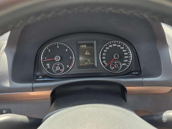 Melns Volkswagen Touran 2011 Šauļi, ar dzinēja tilpumu 1.60 L un nobraukumu 223 tūkst. km par 4500 €, foto 7 vietnē AUTOMOTO.COM.LV