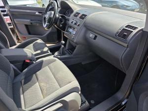 Black Volkswagen Touran 2011 in Siauliai, with an engine capacity of 1.60 L and mileage of 223 thousand km for 4500 €, photo 17 on AUTOMOTO.COM.LV