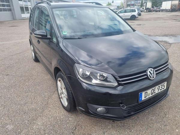 Melns Volkswagen Touran 2011 Klaipėda, ar dzinēja tilpumu 1.60 L un nobraukumu 217 tūkst. km par 2700 €, foto 1 vietnē AUTOMOTO.COM.LV