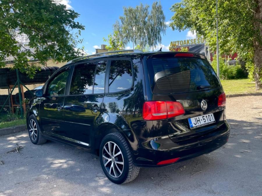 Melns Volkswagen Touran 2011 Rīga, ar dzinēja tilpumu 1.60 L un nobraukumu 0 tūkst. km par 4800 €, foto 5 vietnē AUTOMOTO.COM.LV