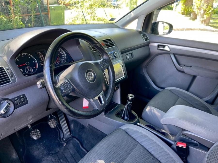 Melns Volkswagen Touran 2011 Rīga, ar dzinēja tilpumu 1.60 L un nobraukumu 0 tūkst. km par 4800 €, foto 7 vietnē AUTOMOTO.COM.LV