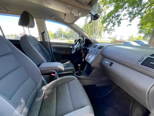 Black Volkswagen Touran 2011 in Riga, with an engine capacity of 1.60 L and mileage of 0 thousand km for 4800 €, photo 8 on AUTOMOTO.COM.LV