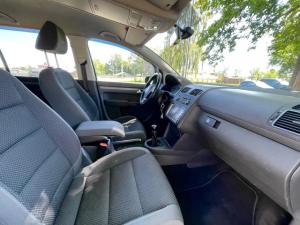 Melns Volkswagen Touran 2011 Rīga, ar dzinēja tilpumu 1.60 L un nobraukumu 0 tūkst. km par 4800 €, foto 9 vietnē AUTOMOTO.COM.LV
