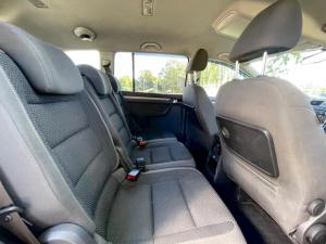 Melns Volkswagen Touran 2011 Rīga, ar dzinēja tilpumu 1.60 L un nobraukumu 0 tūkst. km par 4800 €, foto 10 vietnē AUTOMOTO.COM.LV