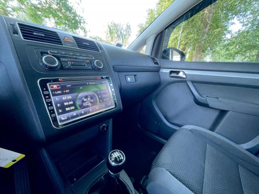 Melns Volkswagen Touran 2011 Rīga, ar dzinēja tilpumu 1.60 L un nobraukumu 0 tūkst. km par 4800 €, foto 11 vietnē AUTOMOTO.COM.LV
