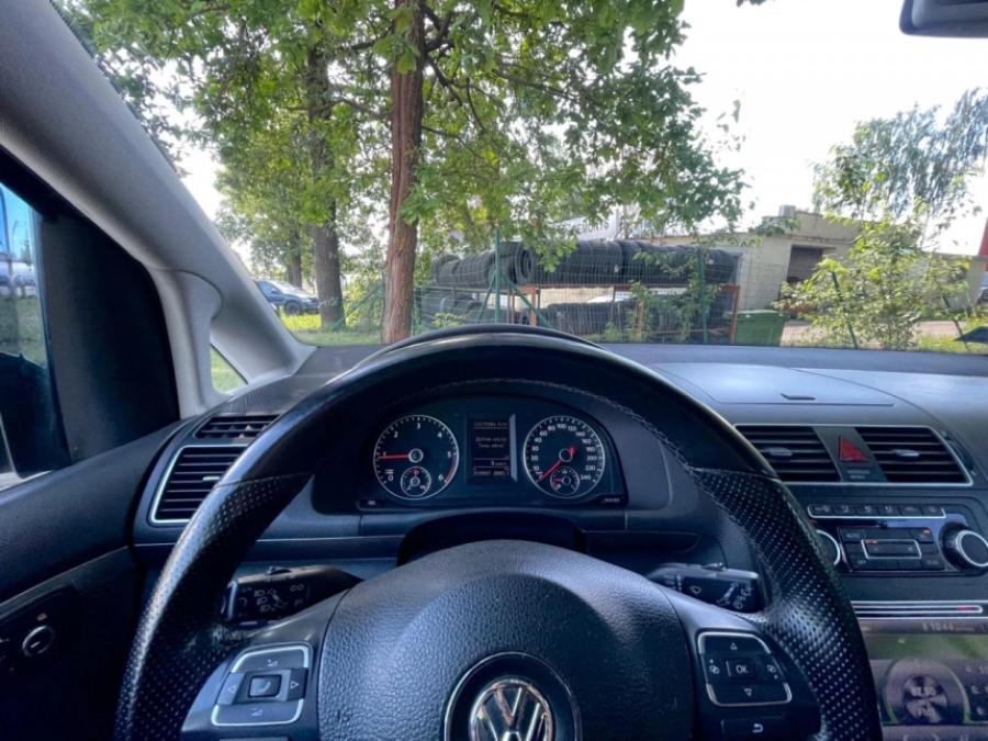 Melns Volkswagen Touran 2011 Rīga, ar dzinēja tilpumu 1.60 L un nobraukumu 0 tūkst. km par 4800 €, foto 12 vietnē AUTOMOTO.COM.LV
