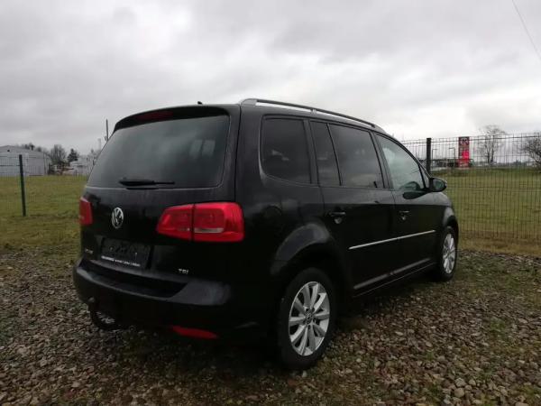 Black Volkswagen Touran 2011 in Saldus, with an engine capacity of 1.40 L and mileage of 207 thousand km for 6500 €, photo 2 on AUTOMOTO.COM.LV