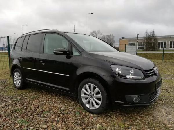 Black Volkswagen Touran 2011 in Saldus, with an engine capacity of 1.40 L and mileage of 207 thousand km for 6500 €, photo 3 on AUTOMOTO.COM.LV