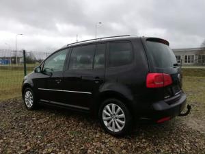Black Volkswagen Touran 2011 in Saldus, with an engine capacity of 1.40 L and mileage of 207 thousand km for 6500 €, photo 5 on AUTOMOTO.COM.LV