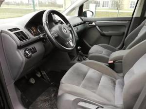 Black Volkswagen Touran 2011 in Saldus, with an engine capacity of 1.40 L and mileage of 207 thousand km for 6500 €, photo 6 on AUTOMOTO.COM.LV