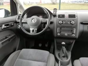 Black Volkswagen Touran 2011 in Saldus, with an engine capacity of 1.40 L and mileage of 207 thousand km for 6500 €, photo 7 on AUTOMOTO.COM.LV