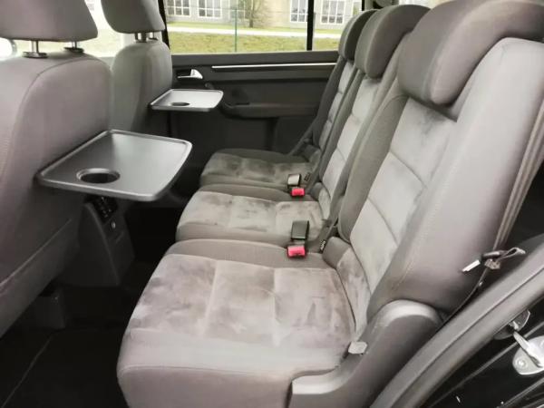 Black Volkswagen Touran 2011 in Saldus, with an engine capacity of 1.40 L and mileage of 207 thousand km for 6500 €, photo 8 on AUTOMOTO.COM.LV