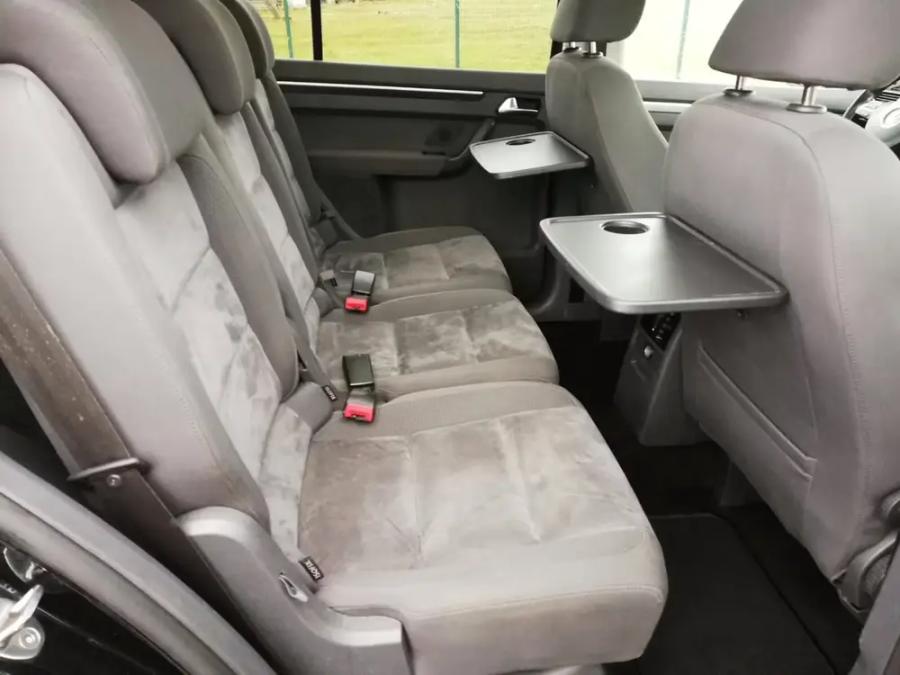 Black Volkswagen Touran 2011 in Saldus, with an engine capacity of 1.40 L and mileage of 207 thousand km for 6500 €, photo 10 on AUTOMOTO.COM.LV