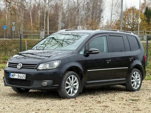 Black Volkswagen Touran 2011 in Jelgava, with an engine capacity of 2.00 L and mileage of 29 thousand km for 5900 €, photo 1 on AUTOMOTO.COM.LV