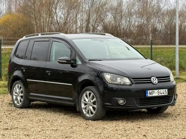 Black Volkswagen Touran 2011 in Jelgava, with an engine capacity of 2.00 L and mileage of 29 thousand km for 5900 €, photo 3 on AUTOMOTO.COM.LV