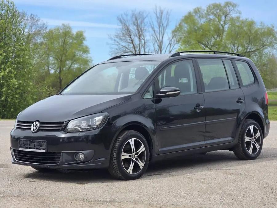Melns Volkswagen Touran 2011 Grobiņa, ar dzinēja tilpumu 1.20 L un nobraukumu 213 tūkst. km par 4750 €, foto 3 vietnē AUTOMOTO.COM.LV
