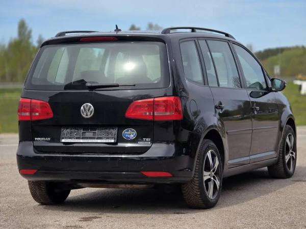 Melns Volkswagen Touran 2011 Grobiņa, ar dzinēja tilpumu 1.20 L un nobraukumu 213 tūkst. km par 4750 €, foto 7 vietnē AUTOMOTO.COM.LV