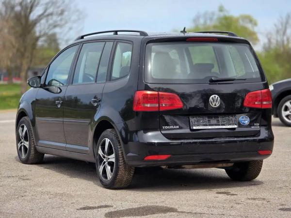 Melns Volkswagen Touran 2011 Grobiņa, ar dzinēja tilpumu 1.20 L un nobraukumu 213 tūkst. km par 4750 €, foto 8 vietnē AUTOMOTO.COM.LV