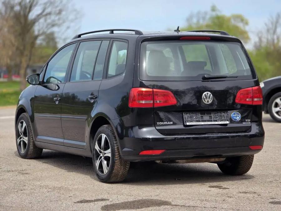 Melns Volkswagen Touran 2011 Grobiņa, ar dzinēja tilpumu 1.20 L un nobraukumu 213 tūkst. km par 4750 €, foto 9 vietnē AUTOMOTO.COM.LV