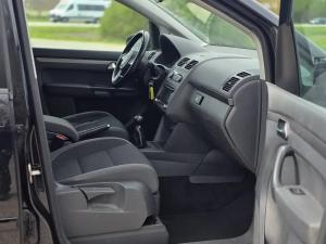 Melns Volkswagen Touran 2011 Grobiņa, ar dzinēja tilpumu 1.20 L un nobraukumu 213 tūkst. km par 4750 €, foto 14 vietnē AUTOMOTO.COM.LV