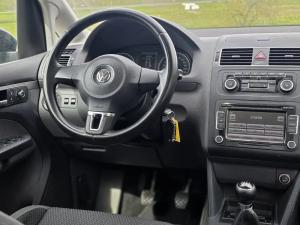 Melns Volkswagen Touran 2011 Grobiņa, ar dzinēja tilpumu 1.20 L un nobraukumu 213 tūkst. km par 4750 €, foto 19 vietnē AUTOMOTO.COM.LV