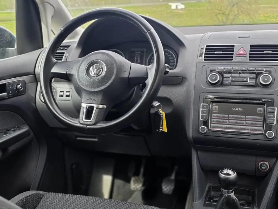 Melns Volkswagen Touran 2011 Grobiņa, ar dzinēja tilpumu 1.20 L un nobraukumu 213 tūkst. km par 4750 €, foto 19 vietnē AUTOMOTO.COM.LV