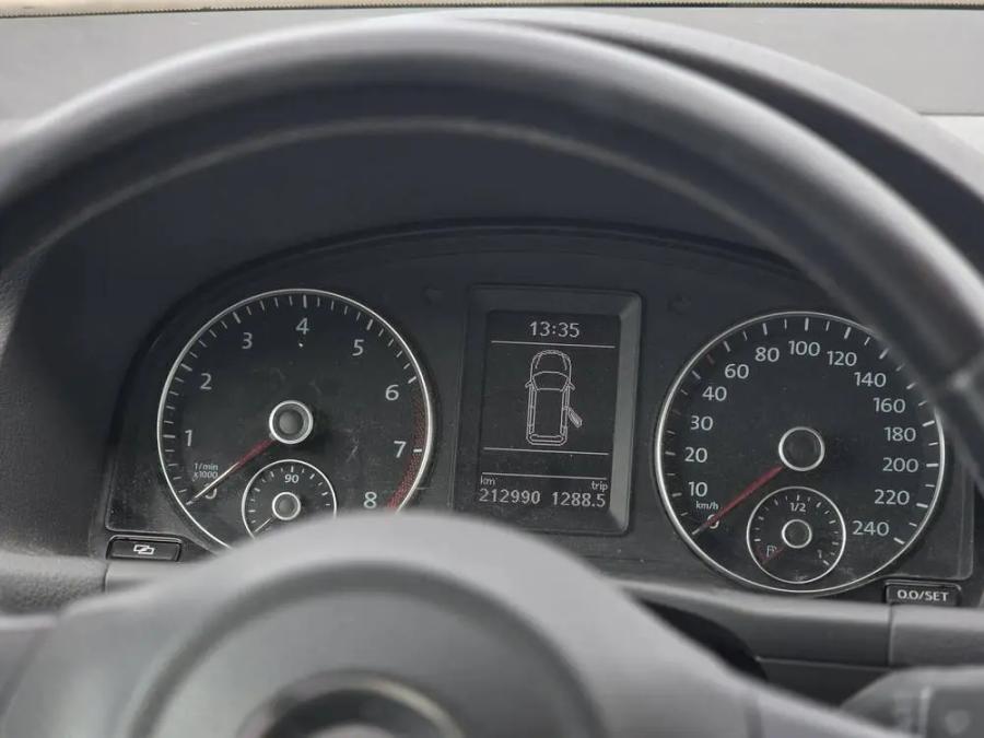 Melns Volkswagen Touran 2011 Grobiņa, ar dzinēja tilpumu 1.20 L un nobraukumu 213 tūkst. km par 4750 €, foto 21 vietnē AUTOMOTO.COM.LV