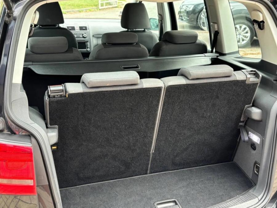 Black Volkswagen Touran 2011 in Riga, with an engine capacity of 1.60 L and mileage of 245 thousand km for 6950 €, photo 8 on AUTOMOTO.COM.LV